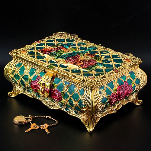 Jewelryroom.com - ROYAL MAJESTIC DESIGN ! CASTLE DESIGN VELVET INTERIOR ...